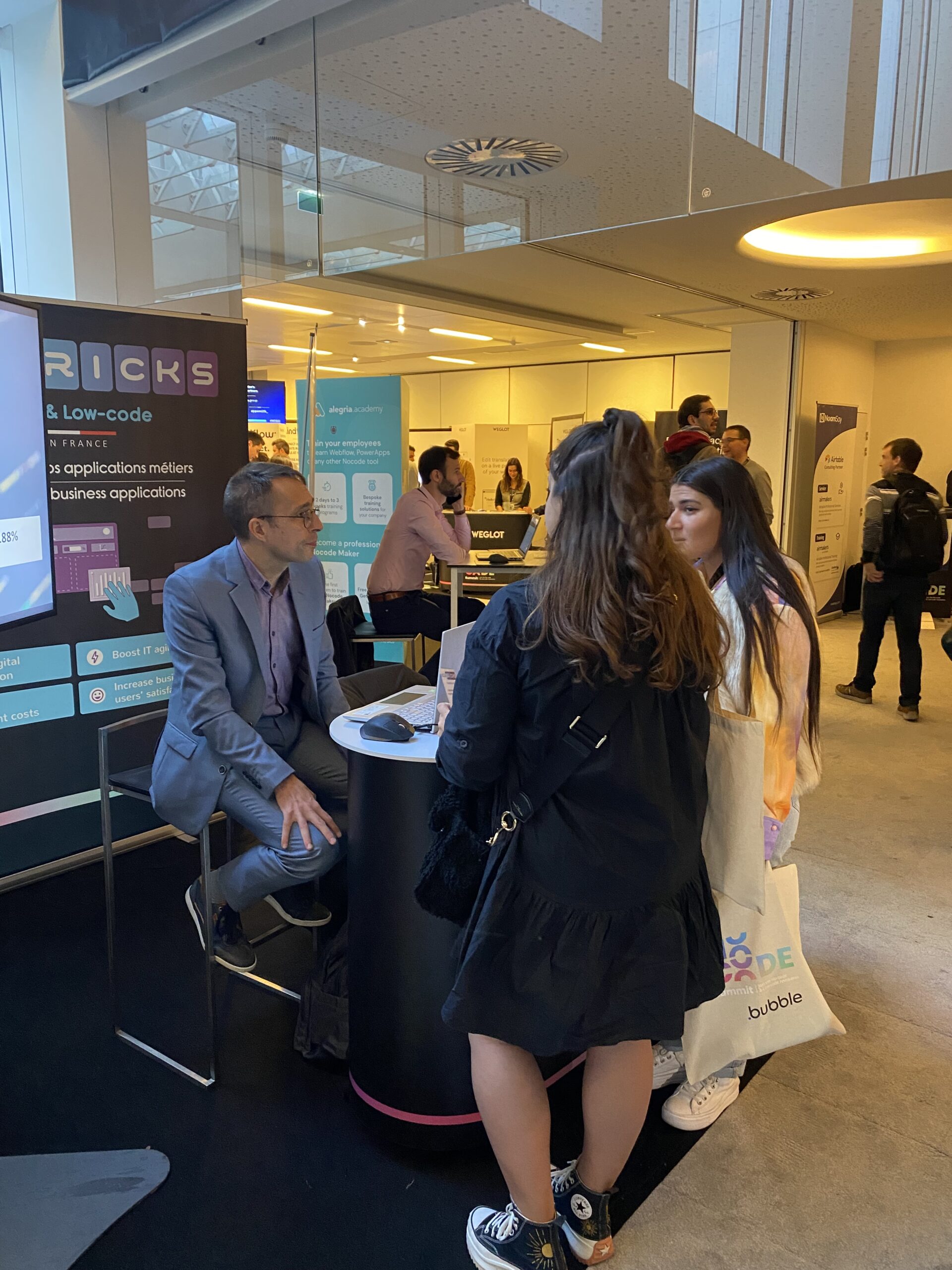 ICMD – Nos étudiants visitent un salon professionnel de NO CODE