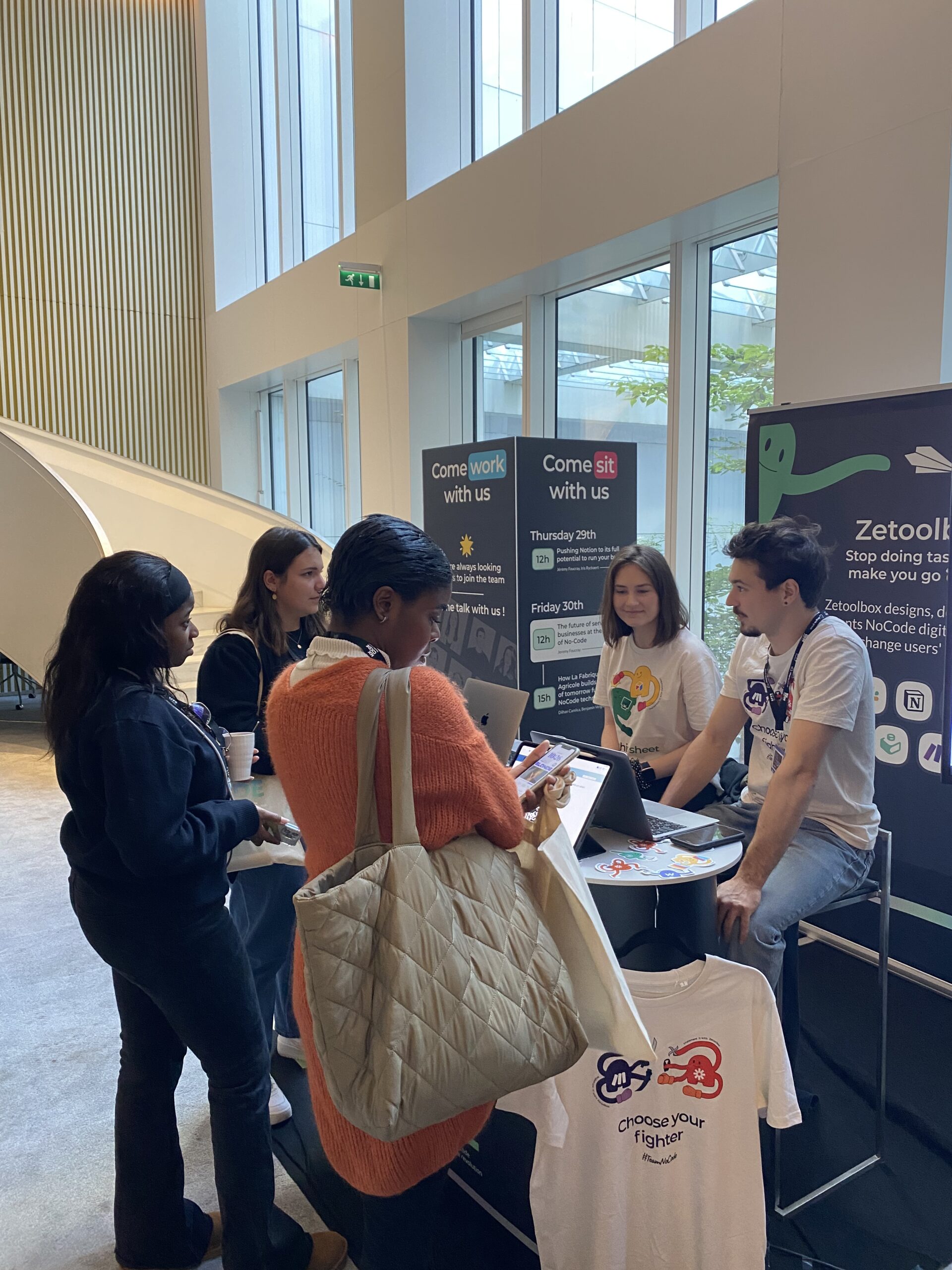 ICMD – Nos étudiants visitent un salon professionnel de NO CODE